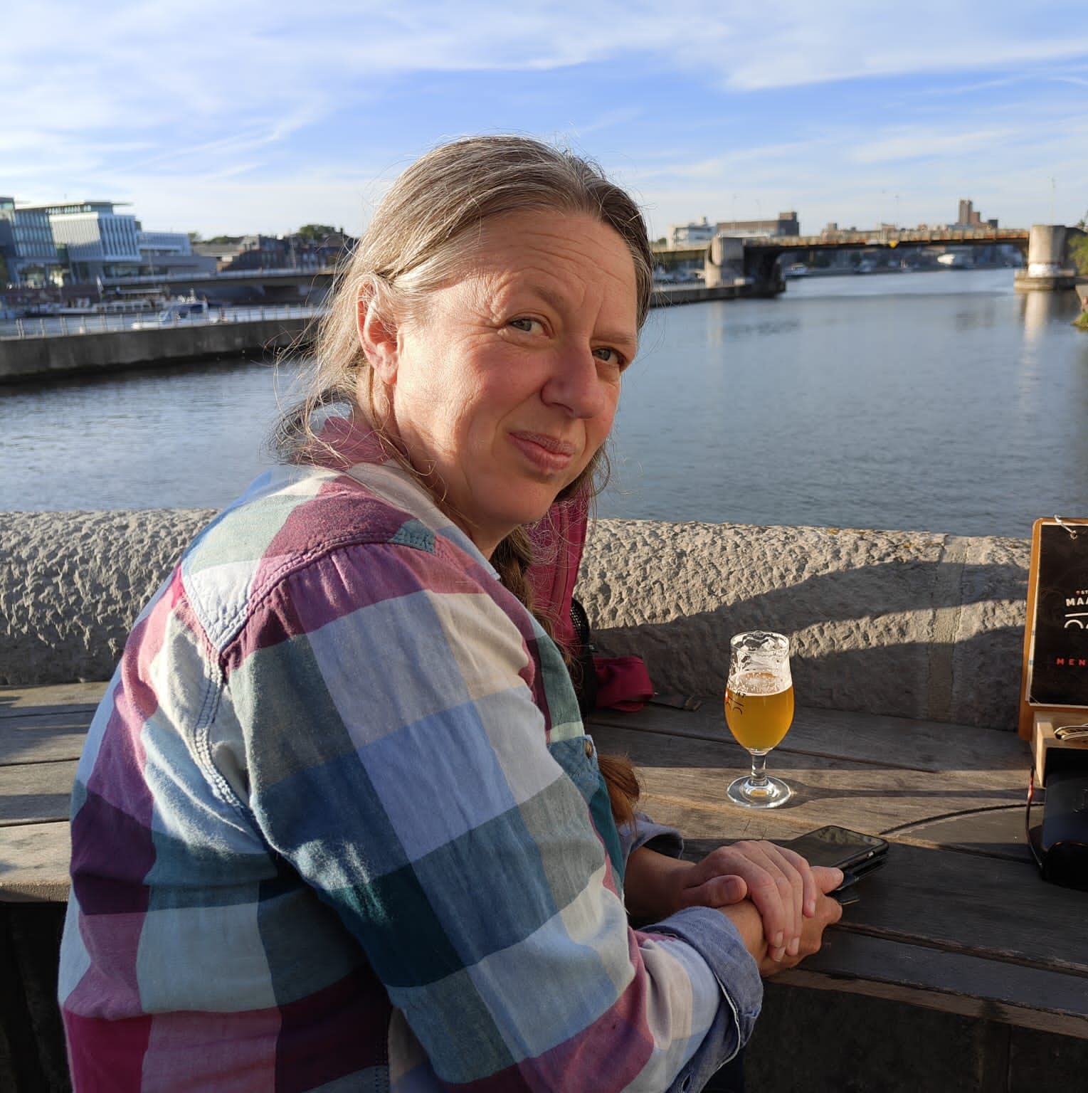 Home - Kennis centrum Aziatische hoornaar